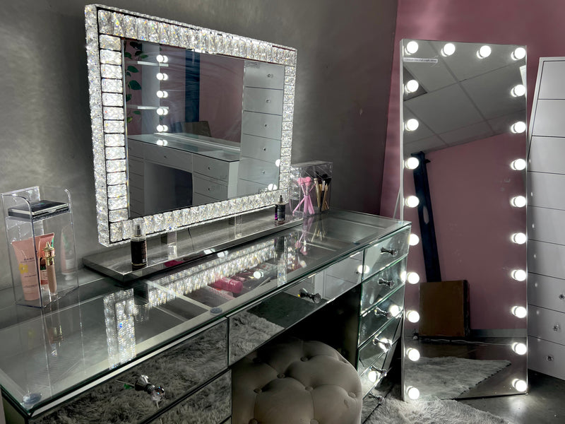 Buy Vanity Table With Mirror - Vanity Vault