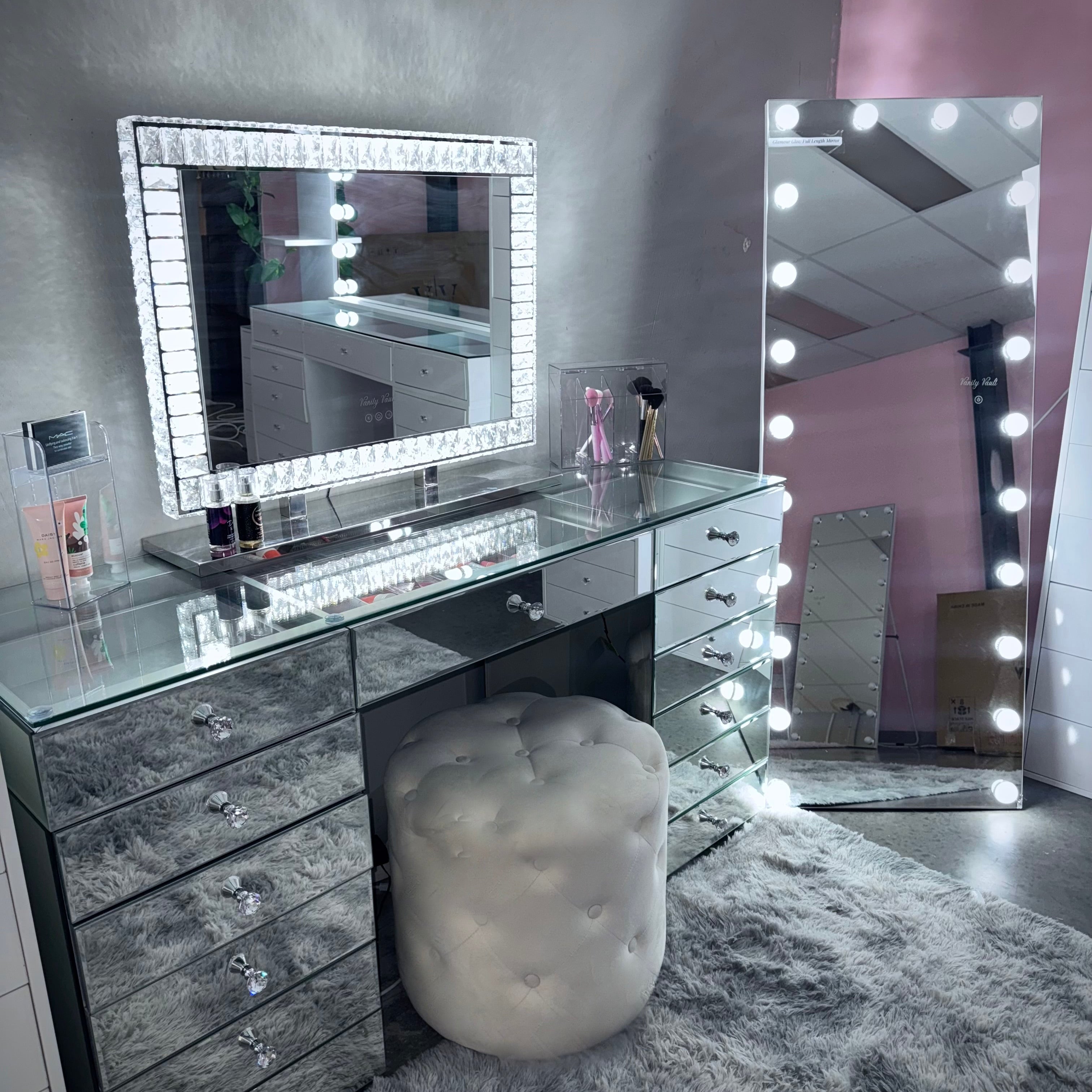 Buy Vanity Table With Mirror - Vanity Vault